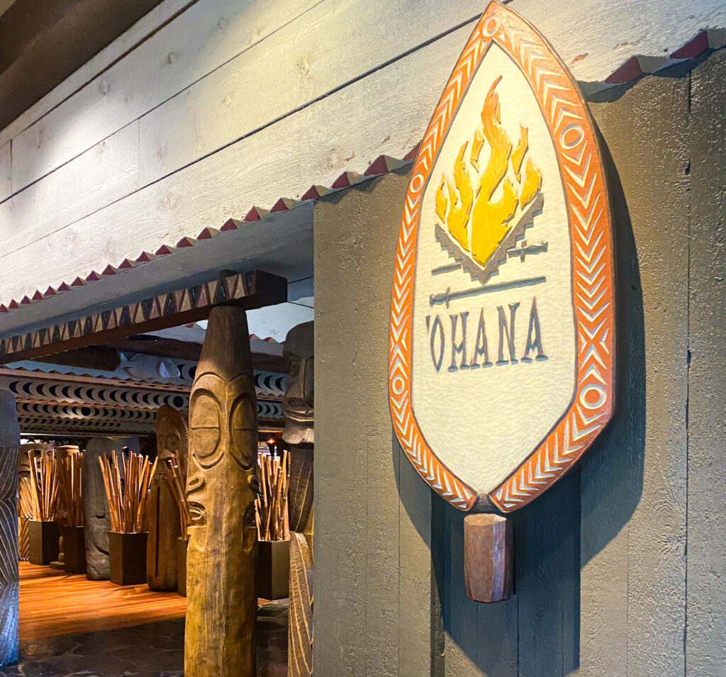 Every Character Dining Restaurant With Mickey Mouse in Walt Disney ...