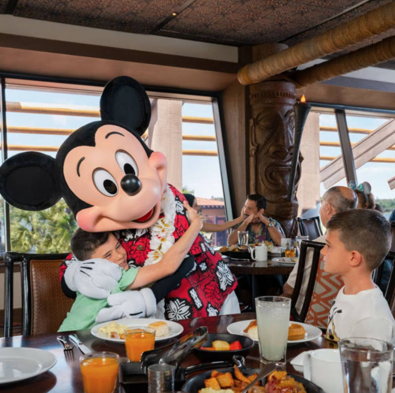 7 Character Dining Restaurants With Mickey Mouse in Walt Disney World ...