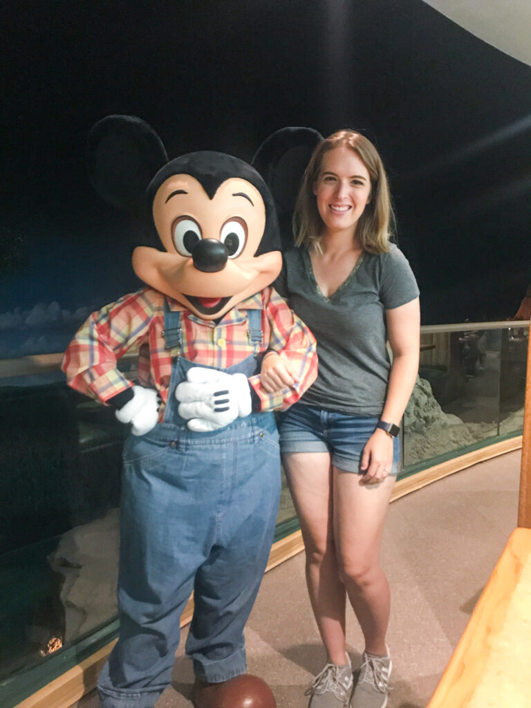 7 Character Dining Restaurants With Mickey Mouse in Walt Disney World ...
