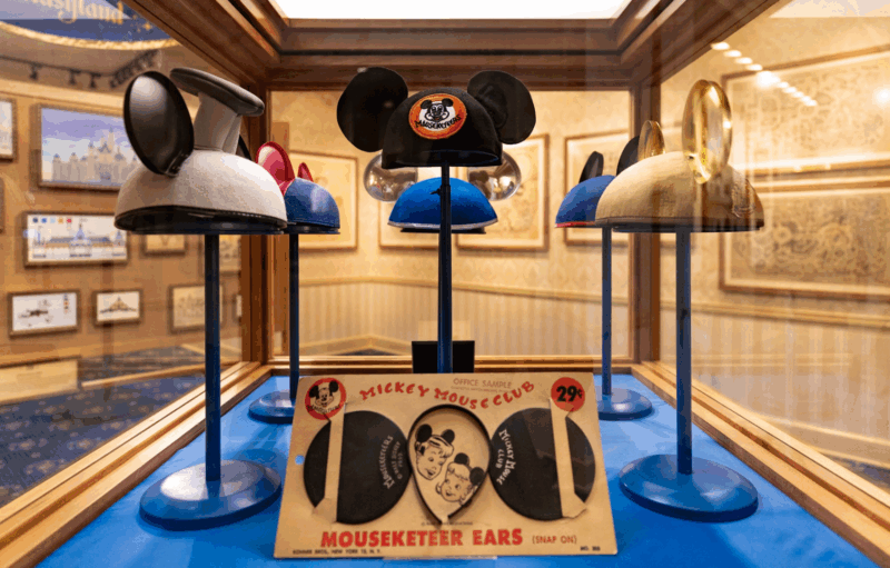 First Look: Disneyland's "Walt Disney - A Magical Life" Featuring the ...